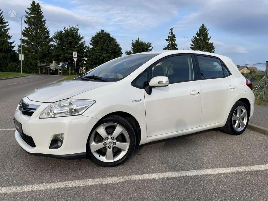 Balts Toyota Auris 2011 Viļņa, ar dzinēja tilpumu 1.80 L un nobraukumu 253 tūkst. km par 6600 €, foto 9 vietnē AUTOMOTO.COM.LV