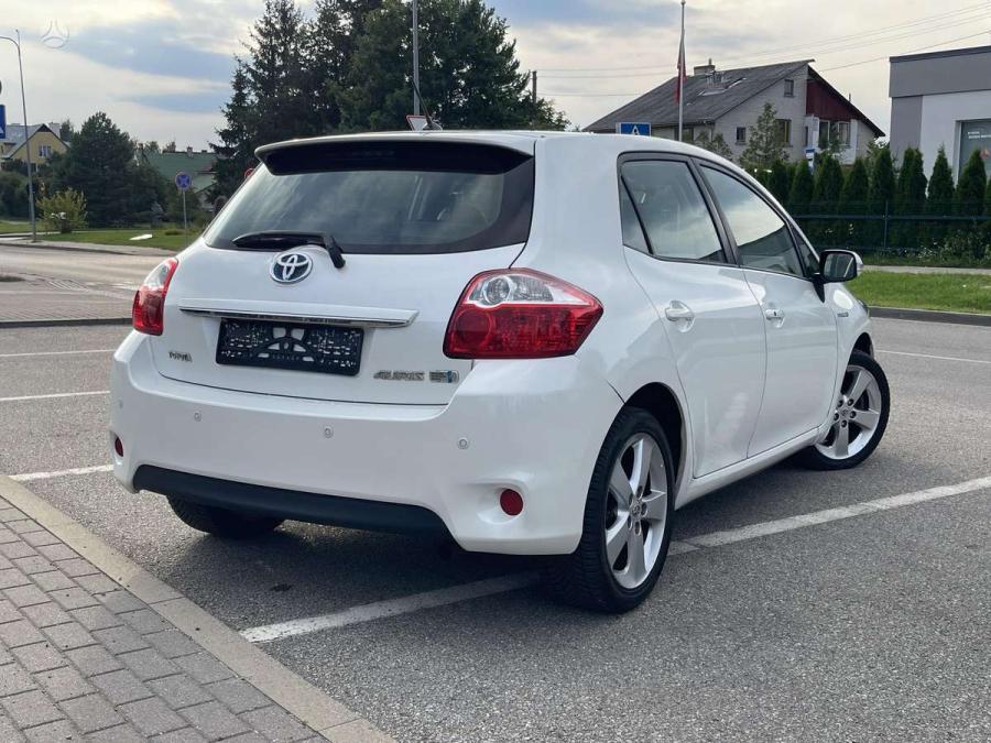 Balts Toyota Auris 2011 Viļņa, ar dzinēja tilpumu 1.80 L un nobraukumu 253 tūkst. km par 6600 €, foto 10 vietnē AUTOMOTO.COM.LV