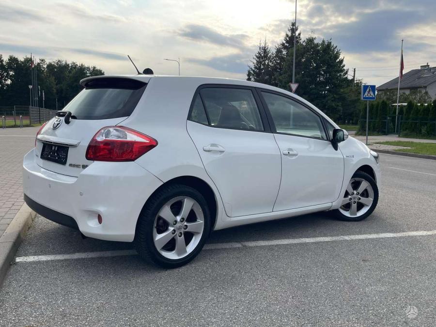 Balts Toyota Auris 2011 Viļņa, ar dzinēja tilpumu 1.80 L un nobraukumu 253 tūkst. km par 6600 €, foto 11 vietnē AUTOMOTO.COM.LV