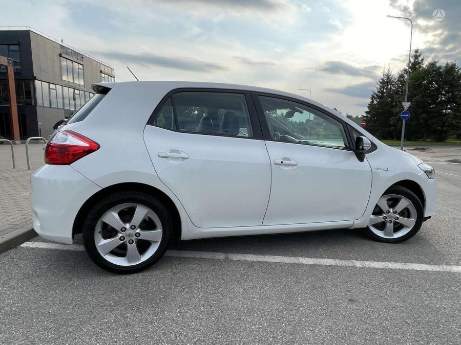 Balts Toyota Auris 2011 Viļņa, ar dzinēja tilpumu 1.80 L un nobraukumu 253 tūkst. km par 6600 €, foto 12 vietnē AUTOMOTO.COM.LV
