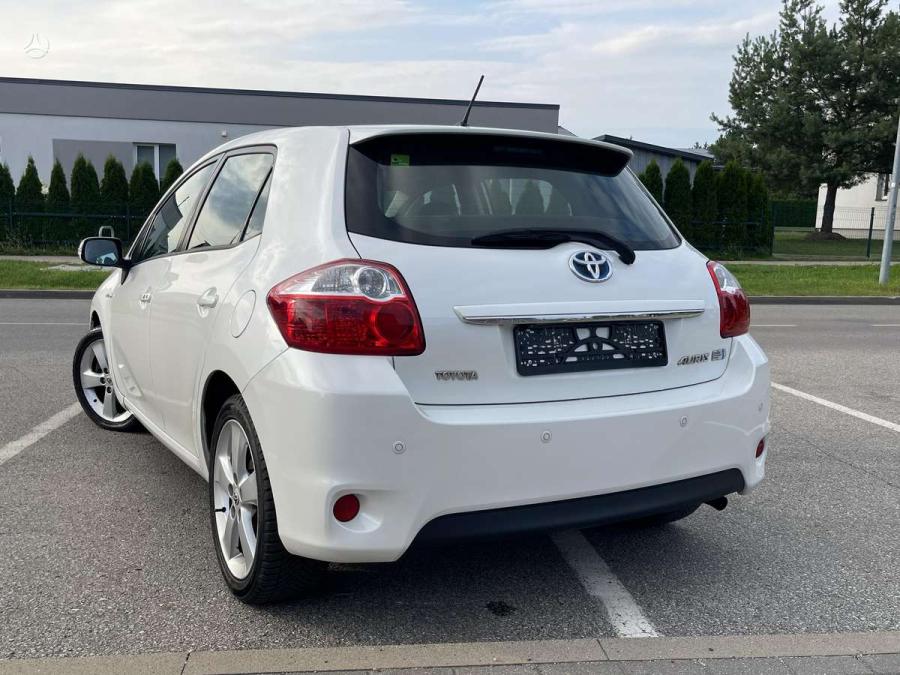 Balts Toyota Auris 2011 Viļņa, ar dzinēja tilpumu 1.80 L un nobraukumu 253 tūkst. km par 6600 €, foto 13 vietnē AUTOMOTO.COM.LV