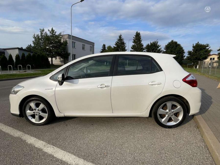 Balts Toyota Auris 2011 Viļņa, ar dzinēja tilpumu 1.80 L un nobraukumu 253 tūkst. km par 6600 €, foto 15 vietnē AUTOMOTO.COM.LV