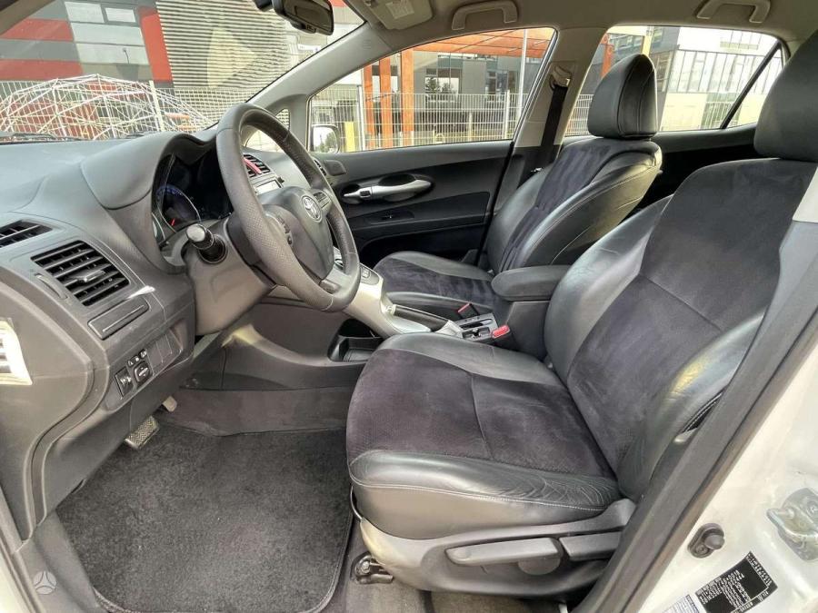Balts Toyota Auris 2011 Viļņa, ar dzinēja tilpumu 1.80 L un nobraukumu 253 tūkst. km par 6600 €, foto 18 vietnē AUTOMOTO.COM.LV