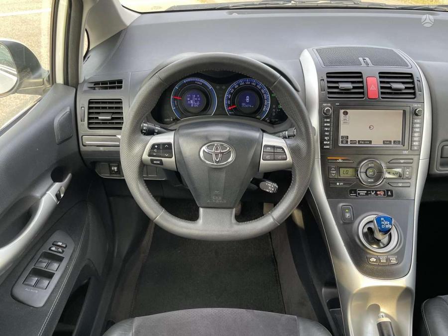 Balts Toyota Auris 2011 Viļņa, ar dzinēja tilpumu 1.80 L un nobraukumu 253 tūkst. km par 6600 €, foto 20 vietnē AUTOMOTO.COM.LV