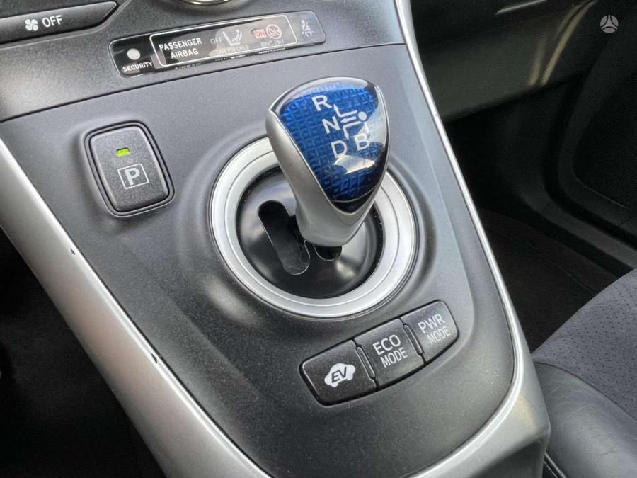 Balts Toyota Auris 2011 Viļņa, ar dzinēja tilpumu 1.80 L un nobraukumu 253 tūkst. km par 6600 €, foto 27 vietnē AUTOMOTO.COM.LV