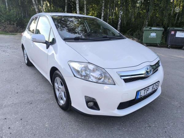 White Toyota Auris 2011 in Vilnius, with an engine capacity of 1.80 L and mileage of 272 thousand km for 5800 €, photo 10 on AUTOMOTO.COM.LV