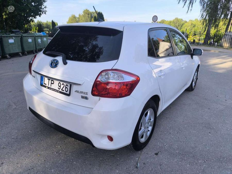 White Toyota Auris 2011 in Vilnius, with an engine capacity of 1.80 L and mileage of 272 thousand km for 5800 €, photo 19 on AUTOMOTO.COM.LV