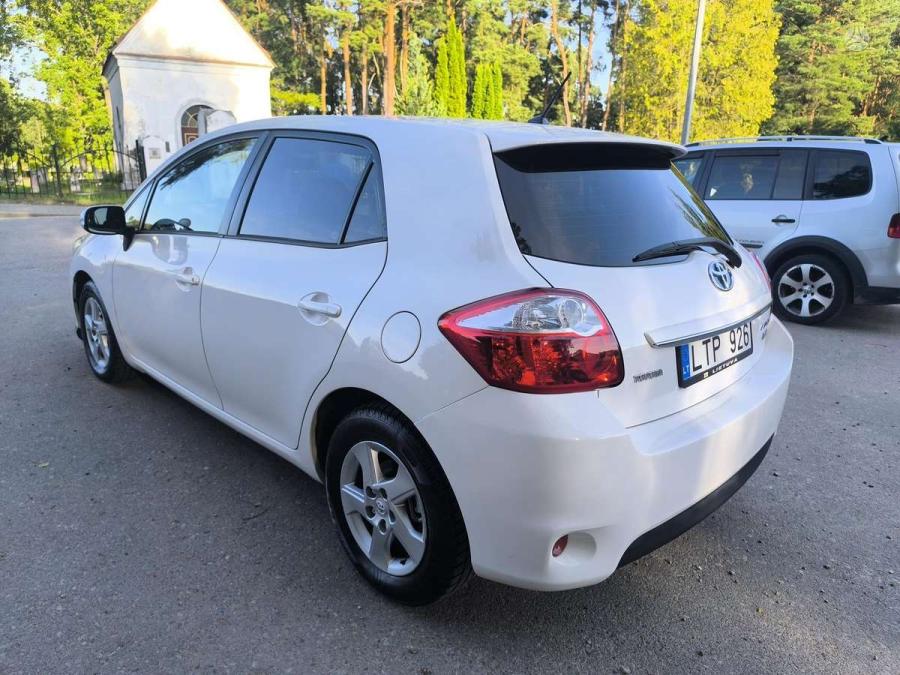 White Toyota Auris 2011 in Vilnius, with an engine capacity of 1.80 L and mileage of 272 thousand km for 5800 €, photo 24 on AUTOMOTO.COM.LV