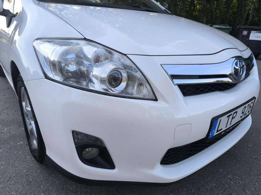 White Toyota Auris 2011 in Vilnius, with an engine capacity of 1.80 L and mileage of 272 thousand km for 5800 €, photo 30 on AUTOMOTO.COM.LV