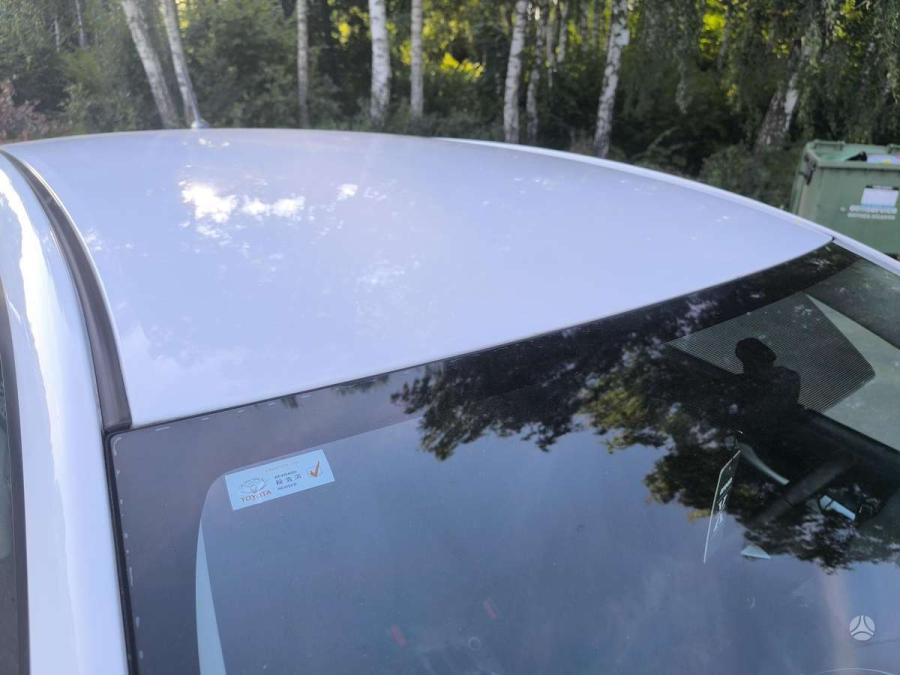 White Toyota Auris 2011 in Vilnius, with an engine capacity of 1.80 L and mileage of 272 thousand km for 5800 €, photo 32 on AUTOMOTO.COM.LV