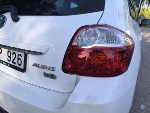 White Toyota Auris 2011 in Vilnius, with an engine capacity of 1.80 L and mileage of 272 thousand km for 5800 €, photo 34 on AUTOMOTO.COM.LV