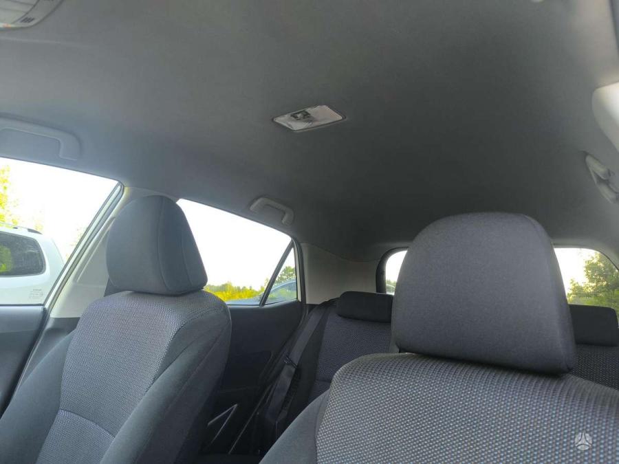 White Toyota Auris 2011 in Vilnius, with an engine capacity of 1.80 L and mileage of 272 thousand km for 5800 €, photo 50 on AUTOMOTO.COM.LV