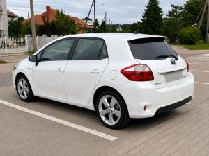 White Toyota Auris 2011 in Vilnius, with an engine capacity of 1.80 L and mileage of 190 thousand km for 6500 €, photo 5 on AUTOMOTO.COM.LV