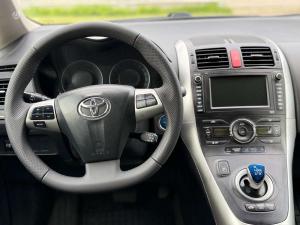 White Toyota Auris 2011 in Vilnius, with an engine capacity of 1.80 L and mileage of 190 thousand km for 6500 €, photo 17 on AUTOMOTO.COM.LV