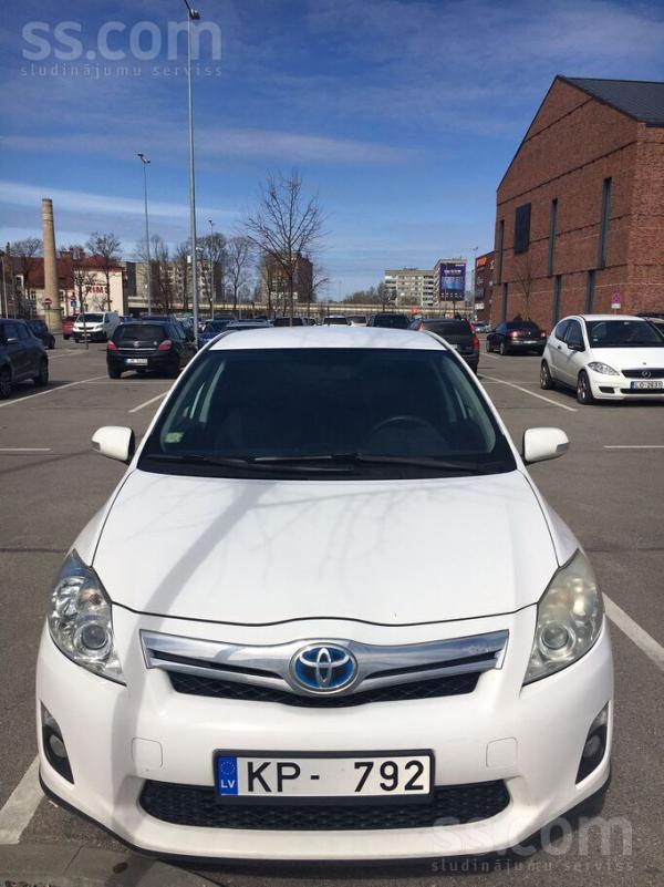 White Toyota Auris 2011 in Riga, with an engine capacity of 1.80 L and mileage of 187 thousand km for 6500 €, photo 1 on AUTOMOTO.COM.LV