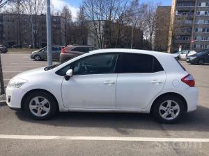 White Toyota Auris 2011 in Riga, with an engine capacity of 1.80 L and mileage of 187 thousand km for 6500 €, photo 5 on AUTOMOTO.COM.LV