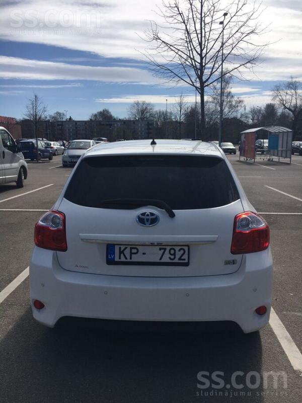 Balts Toyota Auris 2011 Rīga, ar dzinēja tilpumu 1.80 L un nobraukumu 187 tūkst. km par 6500 €, foto 3 vietnē AUTOMOTO.COM.LV