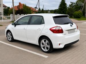 White Toyota Auris 2011 in Ukmerge, with an engine capacity of 1.80 L and mileage of 190 thousand km for 6500 €, photo 6 on AUTOMOTO.COM.LV
