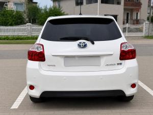 White Toyota Auris 2011 in Ukmerge, with an engine capacity of 1.80 L and mileage of 190 thousand km for 6500 €, photo 7 on AUTOMOTO.COM.LV