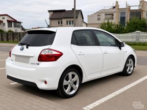 White Toyota Auris 2011 in Ukmerge, with an engine capacity of 1.80 L and mileage of 190 thousand km for 6500 €, photo 8 on AUTOMOTO.COM.LV