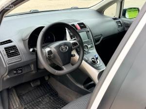 White Toyota Auris 2011 in Ukmerge, with an engine capacity of 1.80 L and mileage of 190 thousand km for 6500 €, photo 12 on AUTOMOTO.COM.LV