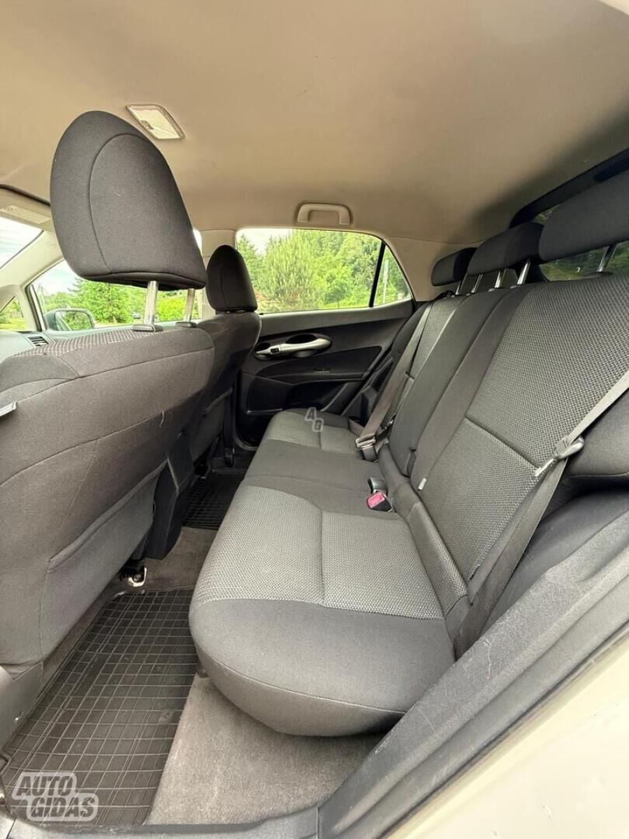 White Toyota Auris 2011 in Ukmerge, with an engine capacity of 1.80 L and mileage of 190 thousand km for 6500 €, photo 15 on AUTOMOTO.COM.LV