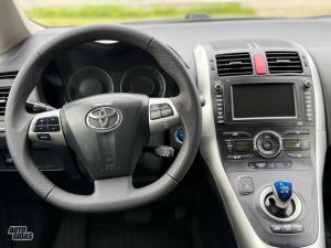 White Toyota Auris 2011 in Ukmerge, with an engine capacity of 1.80 L and mileage of 190 thousand km for 6500 €, photo 17 on AUTOMOTO.COM.LV
