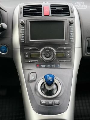 White Toyota Auris 2011 in Ukmerge, with an engine capacity of 1.80 L and mileage of 190 thousand km for 6500 €, photo 23 on AUTOMOTO.COM.LV