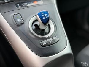 White Toyota Auris 2011 in Ukmerge, with an engine capacity of 1.80 L and mileage of 190 thousand km for 6500 €, photo 24 on AUTOMOTO.COM.LV