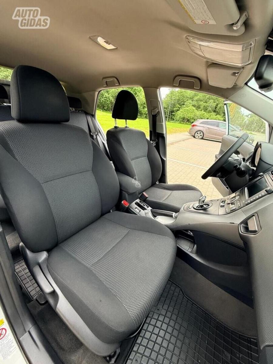 White Toyota Auris 2011 in Ukmerge, with an engine capacity of 1.80 L and mileage of 190 thousand km for 6500 €, photo 29 on AUTOMOTO.COM.LV