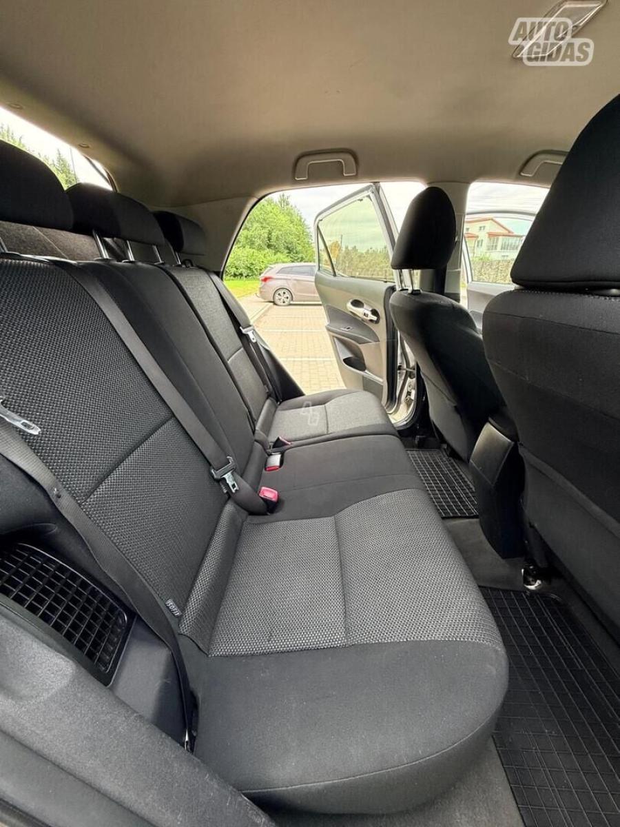 White Toyota Auris 2011 in Ukmerge, with an engine capacity of 1.80 L and mileage of 190 thousand km for 6500 €, photo 30 on AUTOMOTO.COM.LV