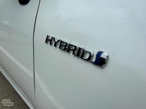 White Toyota Auris 2011 in Ukmerge, with an engine capacity of 1.80 L and mileage of 190 thousand km for 6500 €, photo 32 on AUTOMOTO.COM.LV