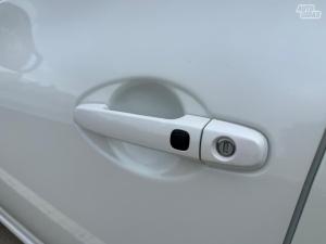White Toyota Auris 2011 in Ukmerge, with an engine capacity of 1.80 L and mileage of 190 thousand km for 6500 €, photo 33 on AUTOMOTO.COM.LV