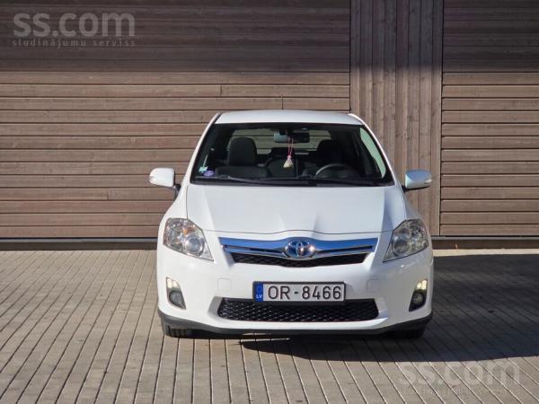 Toyota Auris 2011 in Jelgava on AUTOMOTO.COM.LV White Toyota Auris 2011 in Jelgava, with an engine capacity of 1.80 L and mileage of 276 thousand km for 6690 €, photo 5 on AUTOMOTO.COM.LV