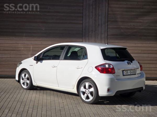 Toyota Auris 2011 in Jelgava on AUTOMOTO.COM.LV White Toyota Auris 2011 in Jelgava, with an engine capacity of 1.80 L and mileage of 276 thousand km for 6690 €, photo 7 on AUTOMOTO.COM.LV