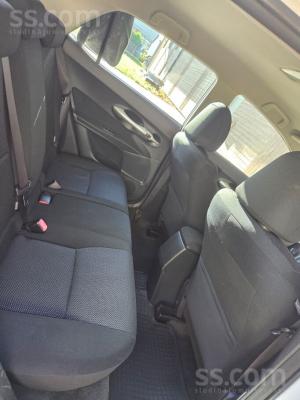White Toyota Auris 2011 in Jelgava, with an engine capacity of 1.80 L and mileage of 276 thousand km for 6690 €, photo 14 on AUTOMOTO.COM.LV