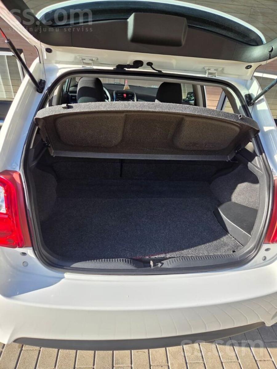 White Toyota Auris 2011 in Jelgava, with an engine capacity of 1.80 L and mileage of 276 thousand km for 6690 €, photo 17 on AUTOMOTO.COM.LV