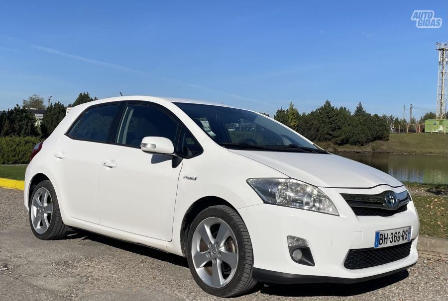 Balts Toyota Auris 2011 Viļņa, ar dzinēja tilpumu 1.80 L un nobraukumu 242 tūkst. km par 5990 €, foto 1 vietnē AUTOMOTO.COM.LV