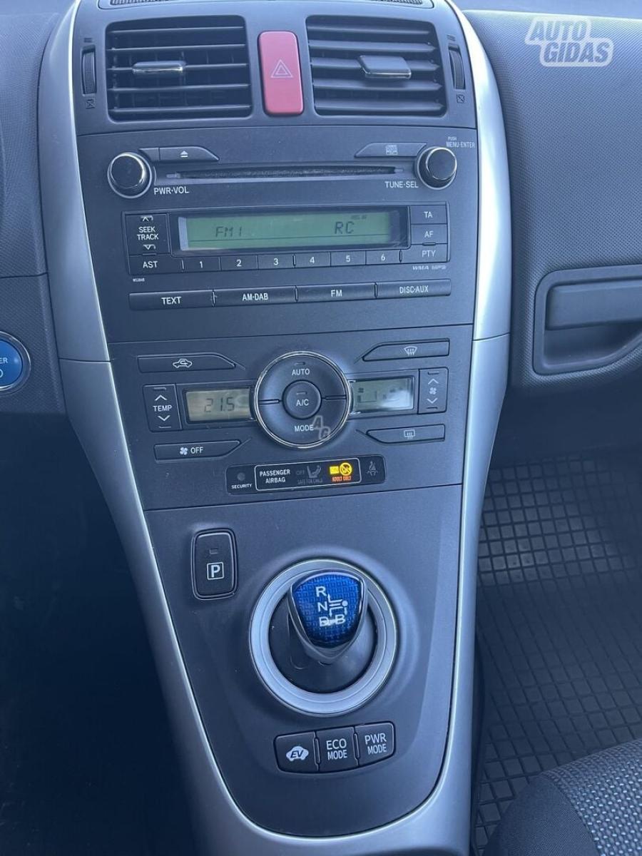 Balts Toyota Auris 2011 Viļņa, ar dzinēja tilpumu 1.80 L un nobraukumu 242 tūkst. km par 5990 €, foto 11 vietnē AUTOMOTO.COM.LV