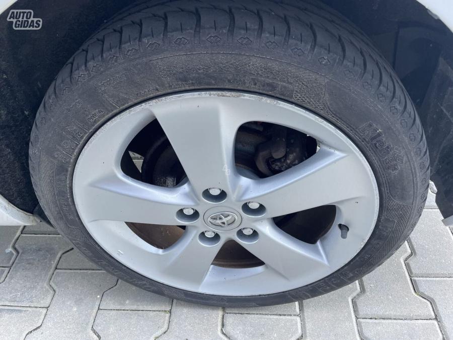 Balts Toyota Auris 2011 Viļņa, ar dzinēja tilpumu 1.80 L un nobraukumu 242 tūkst. km par 5990 €, foto 17 vietnē AUTOMOTO.COM.LV