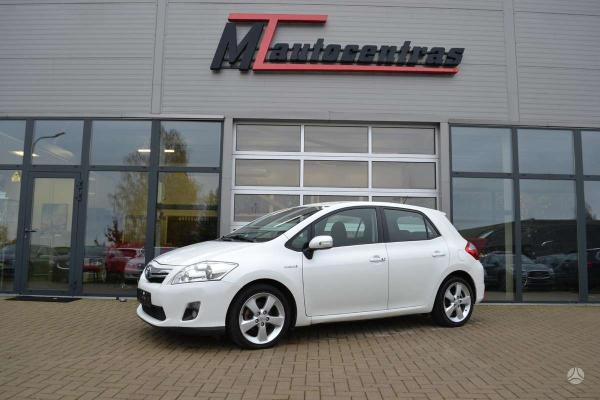 White Toyota Auris 2012 in Vilnius, with an engine capacity of 1.80 L and mileage of 170 thousand km for 7500 €, photo 1 on AUTOMOTO.COM.LV