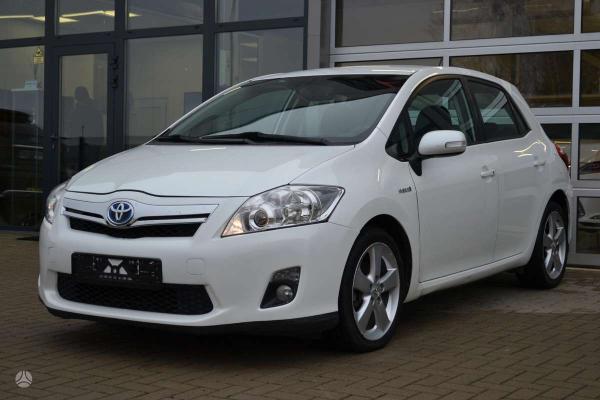 White Toyota Auris 2012 in Vilnius, with an engine capacity of 1.80 L and mileage of 170 thousand km for 7500 €, photo 2 on AUTOMOTO.COM.LV