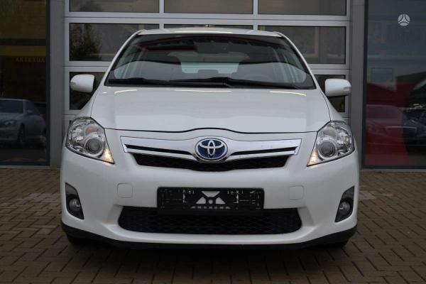 White Toyota Auris 2012 in Vilnius, with an engine capacity of 1.80 L and mileage of 170 thousand km for 7500 €, photo 3 on AUTOMOTO.COM.LV