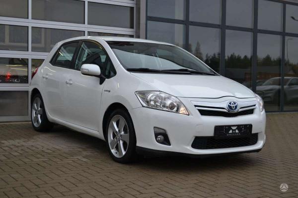 White Toyota Auris 2012 in Vilnius, with an engine capacity of 1.80 L and mileage of 170 thousand km for 7500 €, photo 4 on AUTOMOTO.COM.LV