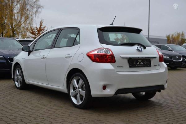 White Toyota Auris 2012 in Vilnius, with an engine capacity of 1.80 L and mileage of 170 thousand km for 7500 €, photo 7 on AUTOMOTO.COM.LV