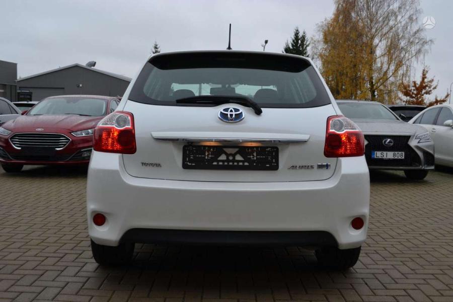 Balts Toyota Auris 2012 Viļņa, ar dzinēja tilpumu 1.80 L un nobraukumu 170 tūkst. km par 7500 €, foto 8 vietnē AUTOMOTO.COM.LV