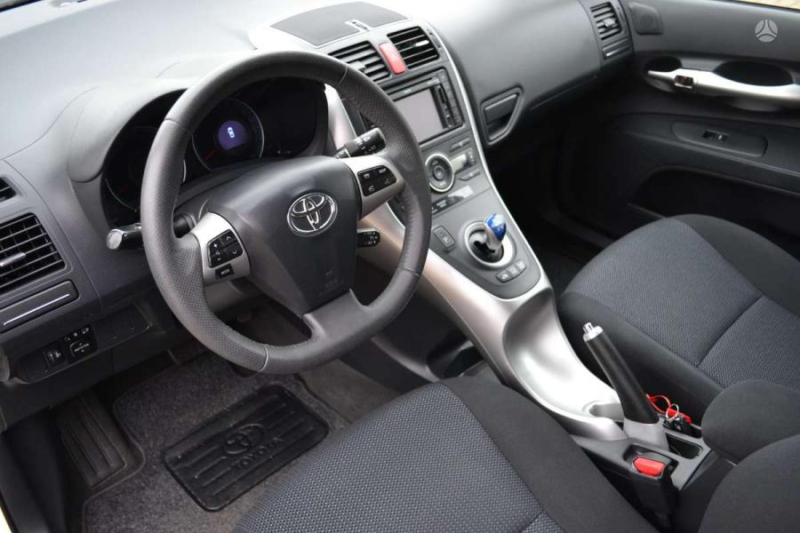 Balts Toyota Auris 2012 Viļņa, ar dzinēja tilpumu 1.80 L un nobraukumu 170 tūkst. km par 7500 €, foto 15 vietnē AUTOMOTO.COM.LV