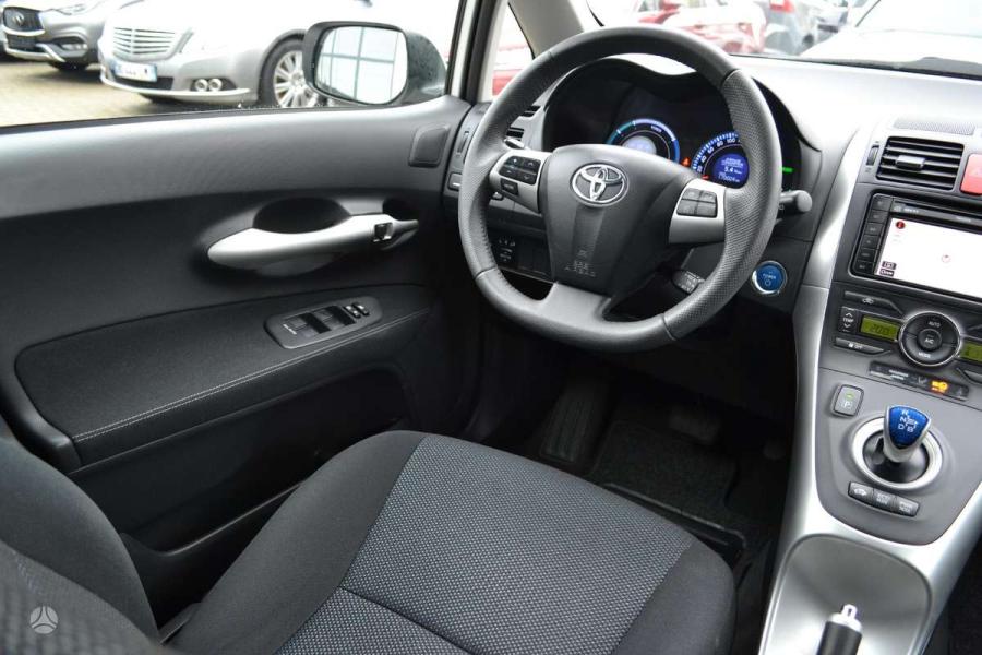 Balts Toyota Auris 2012 Viļņa, ar dzinēja tilpumu 1.80 L un nobraukumu 170 tūkst. km par 7500 €, foto 25 vietnē AUTOMOTO.COM.LV