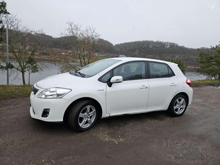 Balts Toyota Auris 2012 Kauņa, ar dzinēja tilpumu 1.80 L un nobraukumu 225 tūkst. km par 2450 €, foto 1 vietnē AUTOMOTO.COM.LV