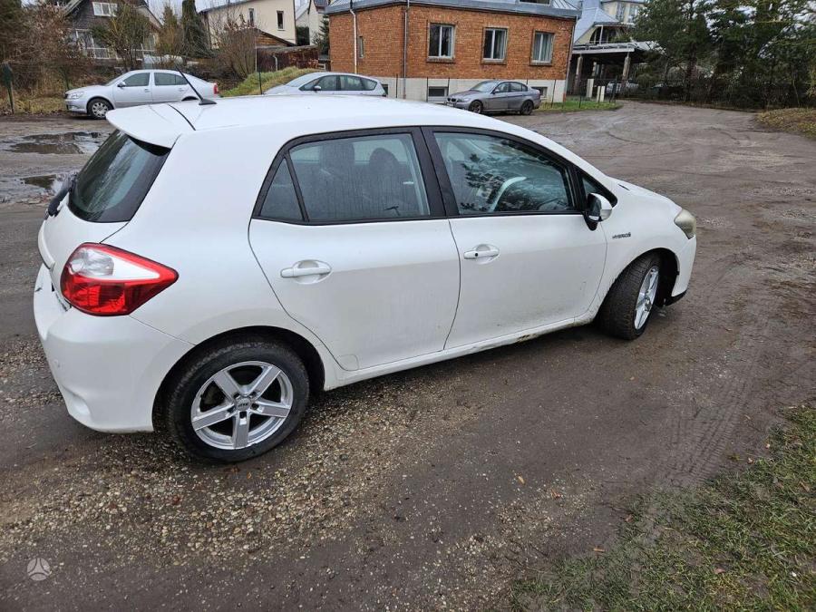 Balts Toyota Auris 2012 Kauņa, ar dzinēja tilpumu 1.80 L un nobraukumu 225 tūkst. km par 2450 €, foto 3 vietnē AUTOMOTO.COM.LV
